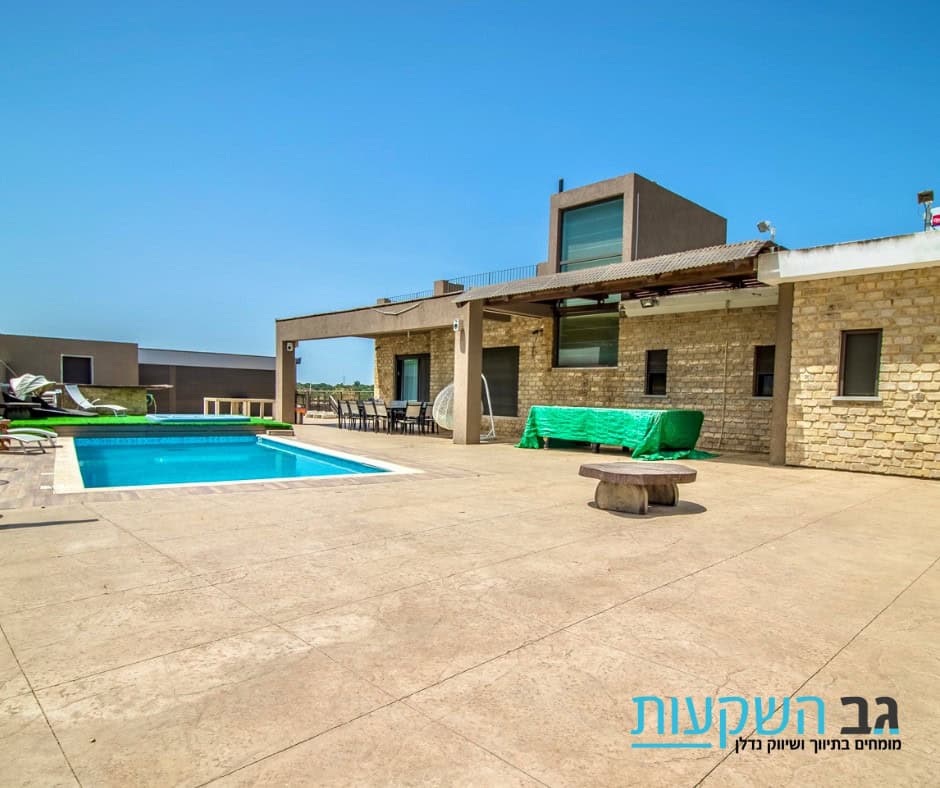 להשכרה וילה במושב עופר - גב השקעות נדל"ן - Gev Real Estate Investments